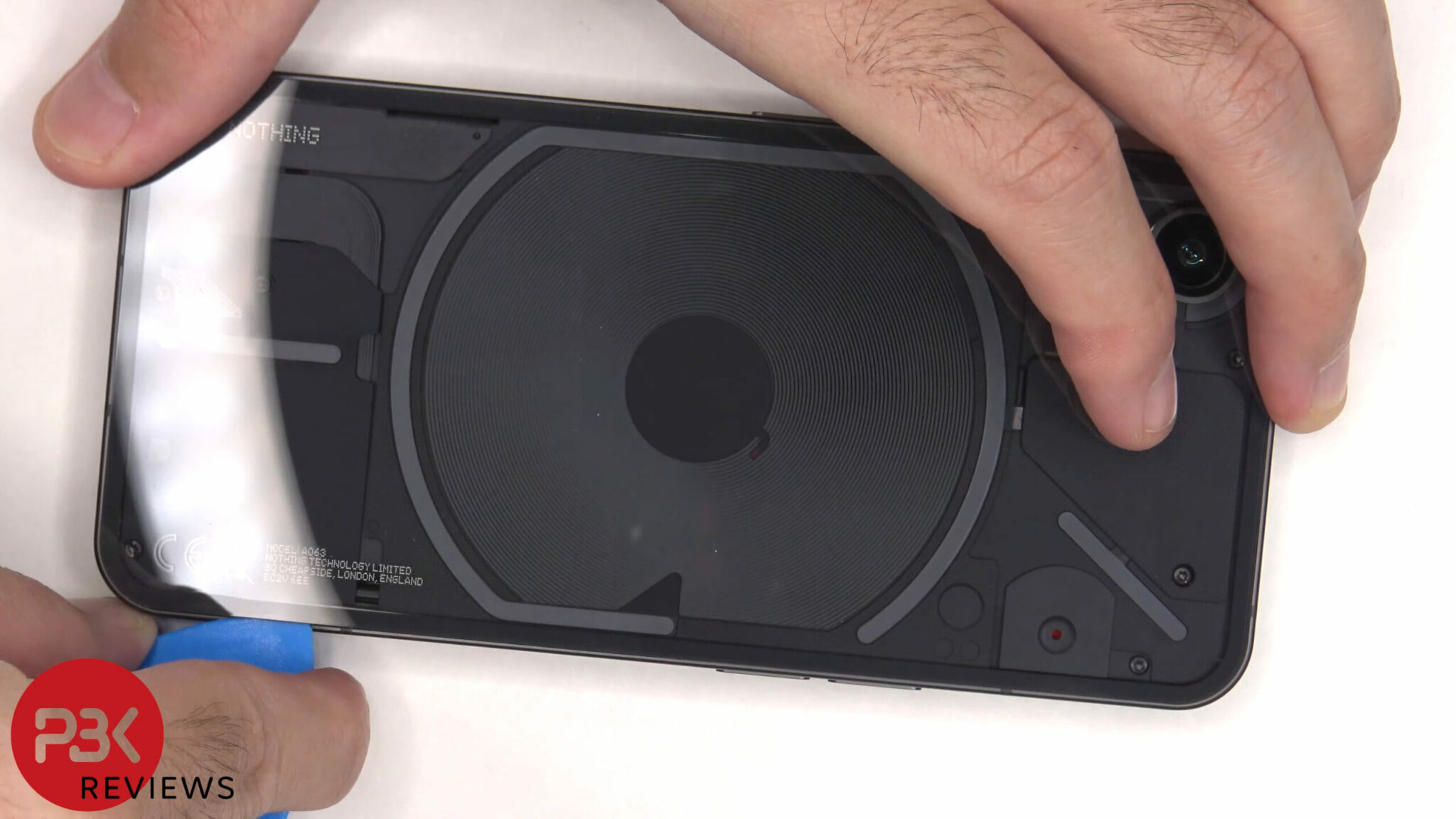 Nothing Phone (1) is not very easy to disassemble and repair. VIDEO ...