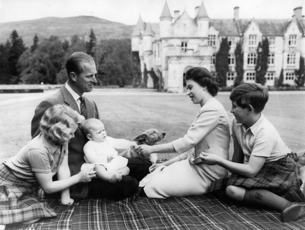 Prince Andrew and ex-partner to keep Elizabeth II's corgi dogs - Royals ...