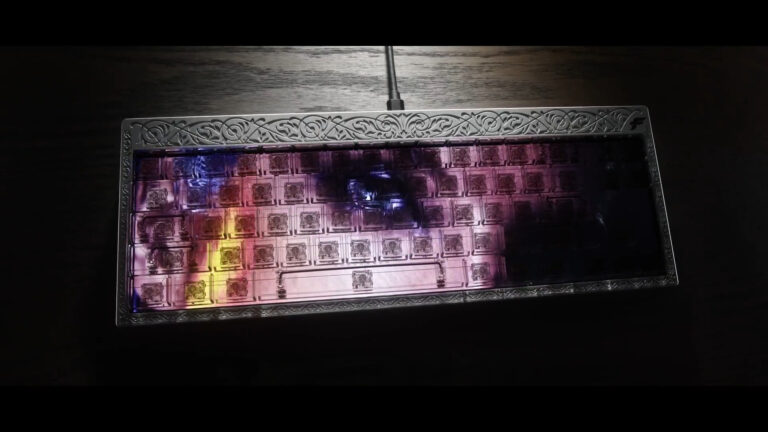 Centerpiece: keyboard with a full display behind the buttons. VIDEO ...